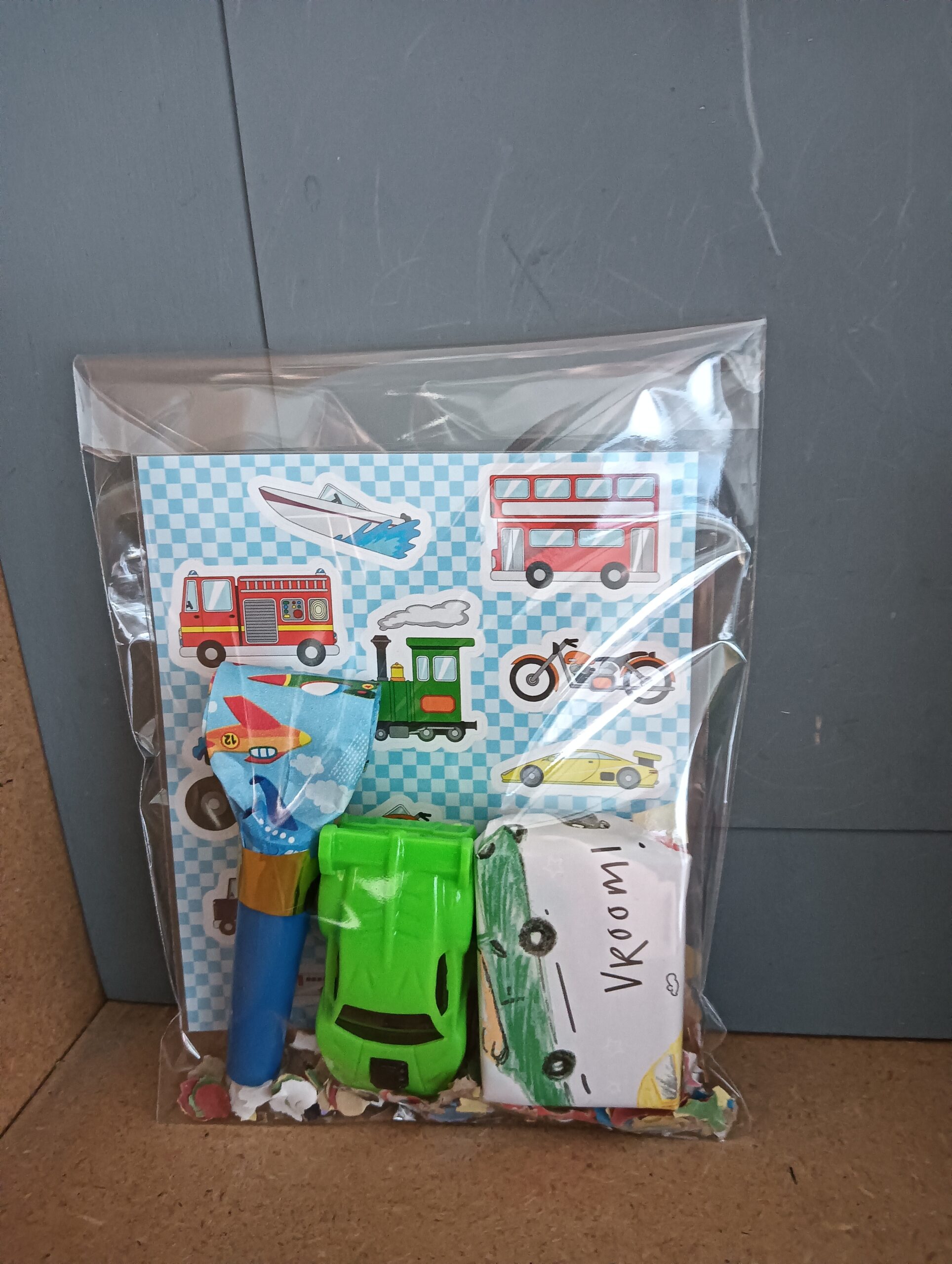 Voertuigen traktatie auto/stickers | Gifts by Tinky